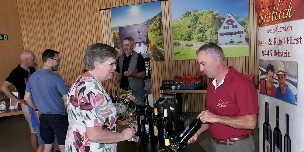 Winzer präsentieren sich beim Rebblütenfest | Berneck
