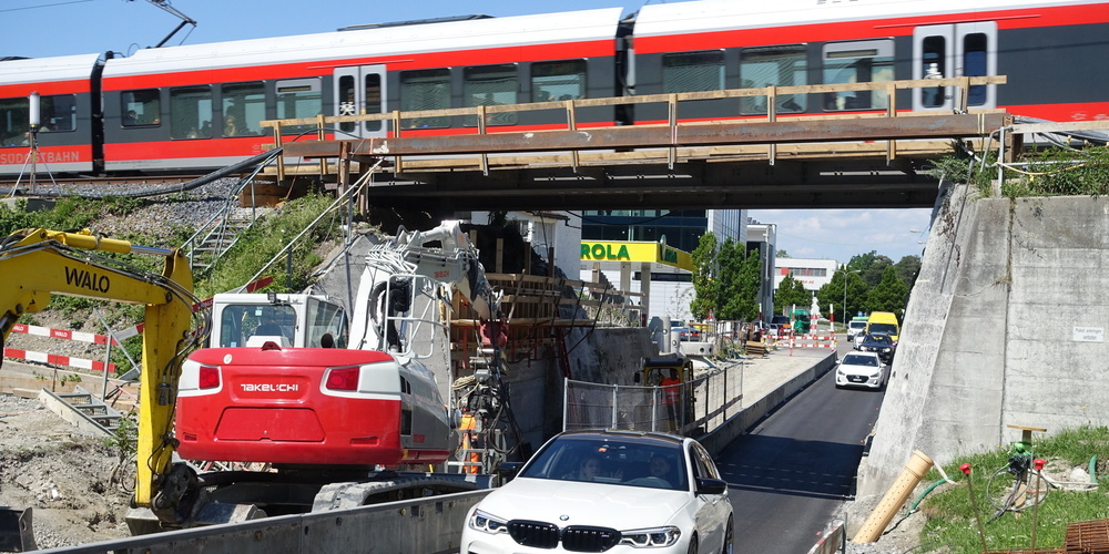 Grossbaustelle Unterführung Buriet: Fahrbahn bereits abgesenkt | Thal