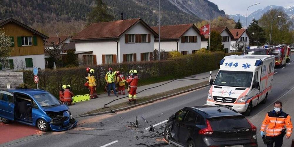 Domat/Ems GR: Zwei Verletzte bei Kollision auf gerader Strecke | Kanton